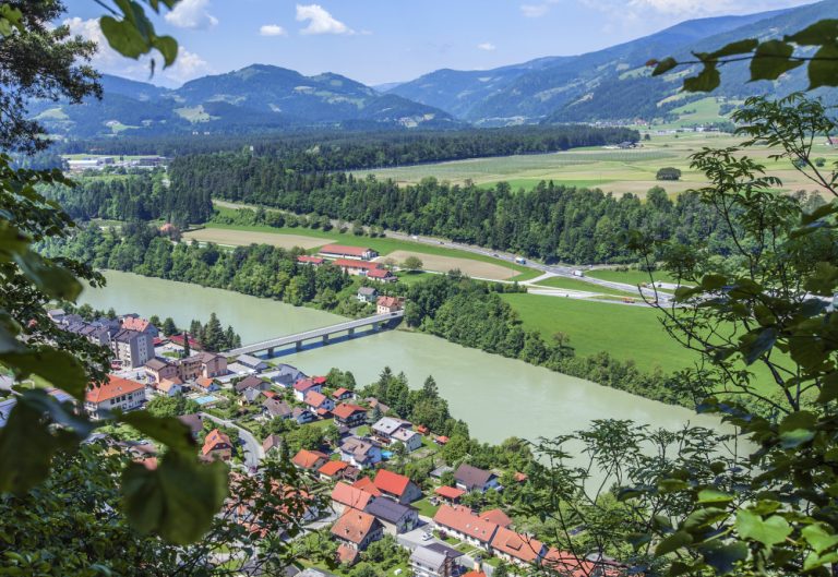 Stare slike Cerknice: kako dostopati do arhivov in deliti svoje ...